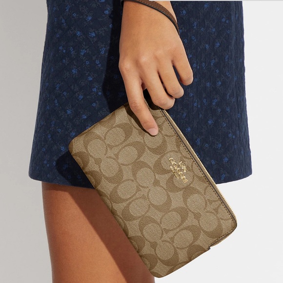 Coach | Bags | Coach Large Corner Zip Wristlet In Signature Canvas ...